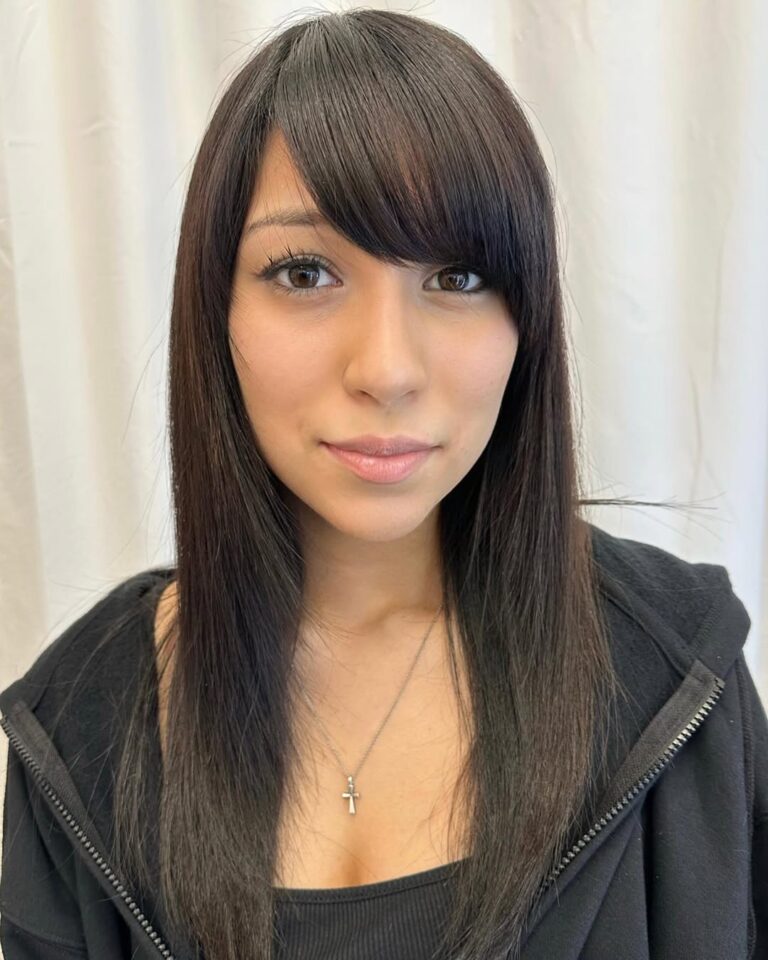 Emo Fringe Hairstyle: Trendy, Edgy Hair Looks