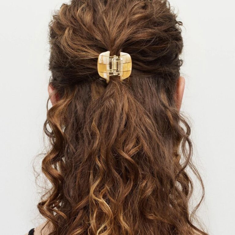 Small Claw Clip Hairstyles: Easy and Stylish Hair Ideas