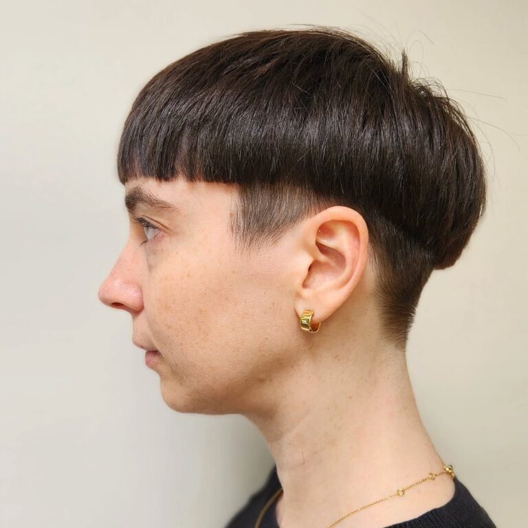 Bowl Cut Hairstyles for Women: Trendy and Chic Looks
