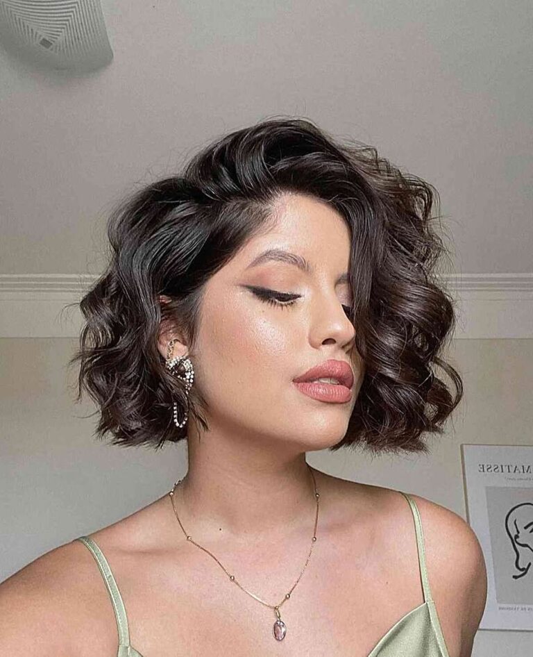 Women Deep Side Part Hairstyle for Round Face