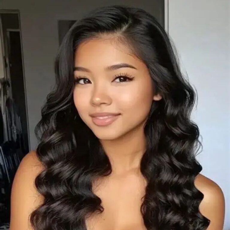 Women Long Curls Hairstyle for Heart Face: Timeless Looks