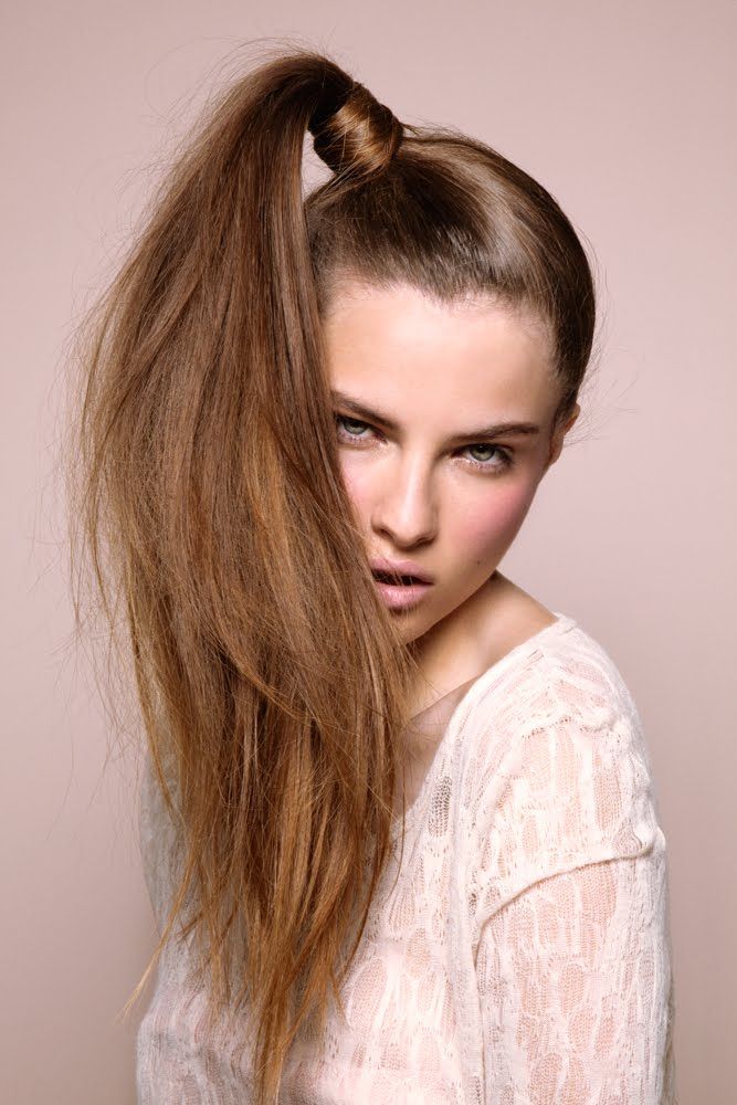 Women's Side Part Hairstyles for Soft Round Face I Guide